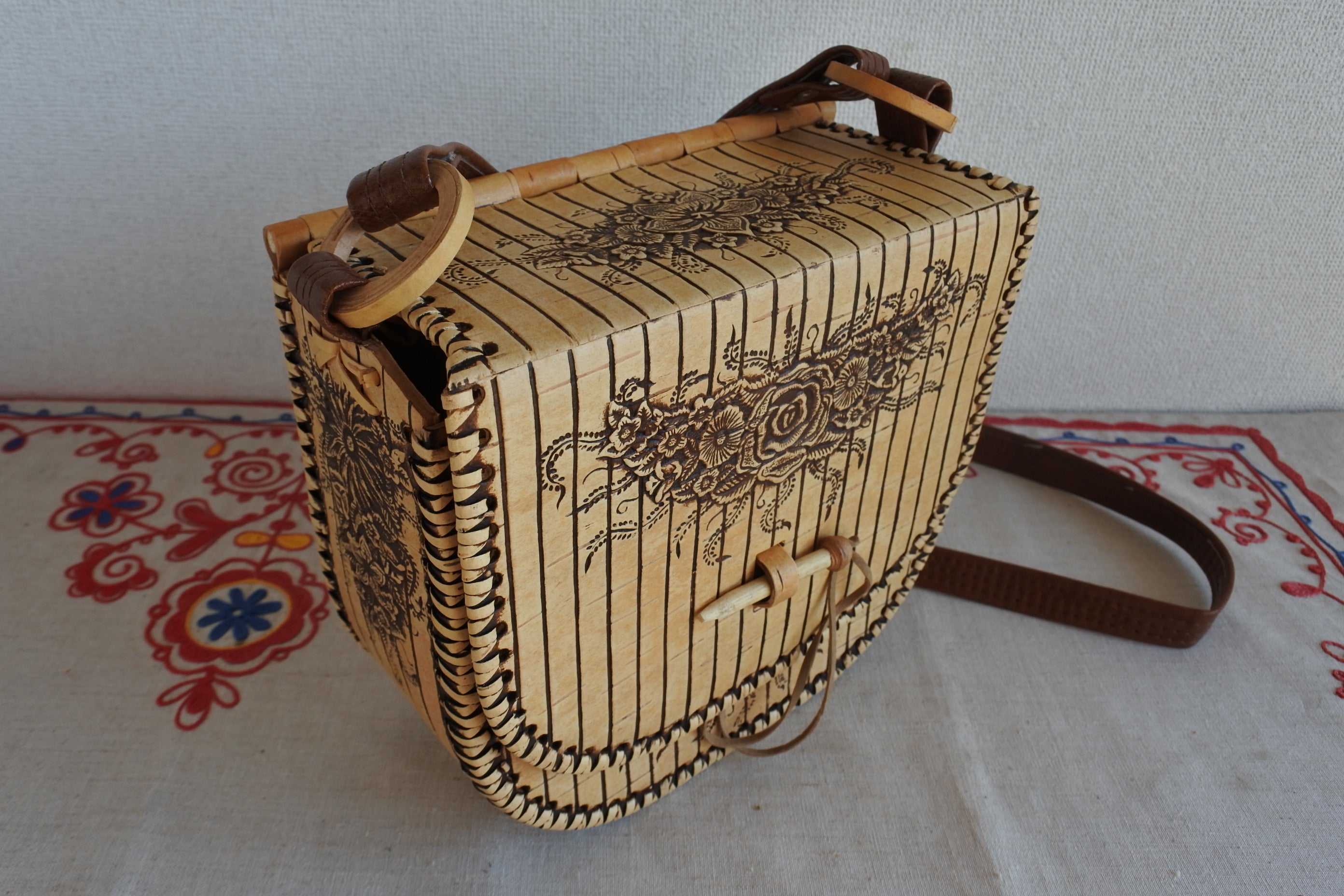 白樺細工ベレスタ 白樺樹皮 ハンドメイド ロシア民芸品 小箱 白樺細工ベレスタ 白樺樹皮 ハンドメイド ロシア民芸品 小箱